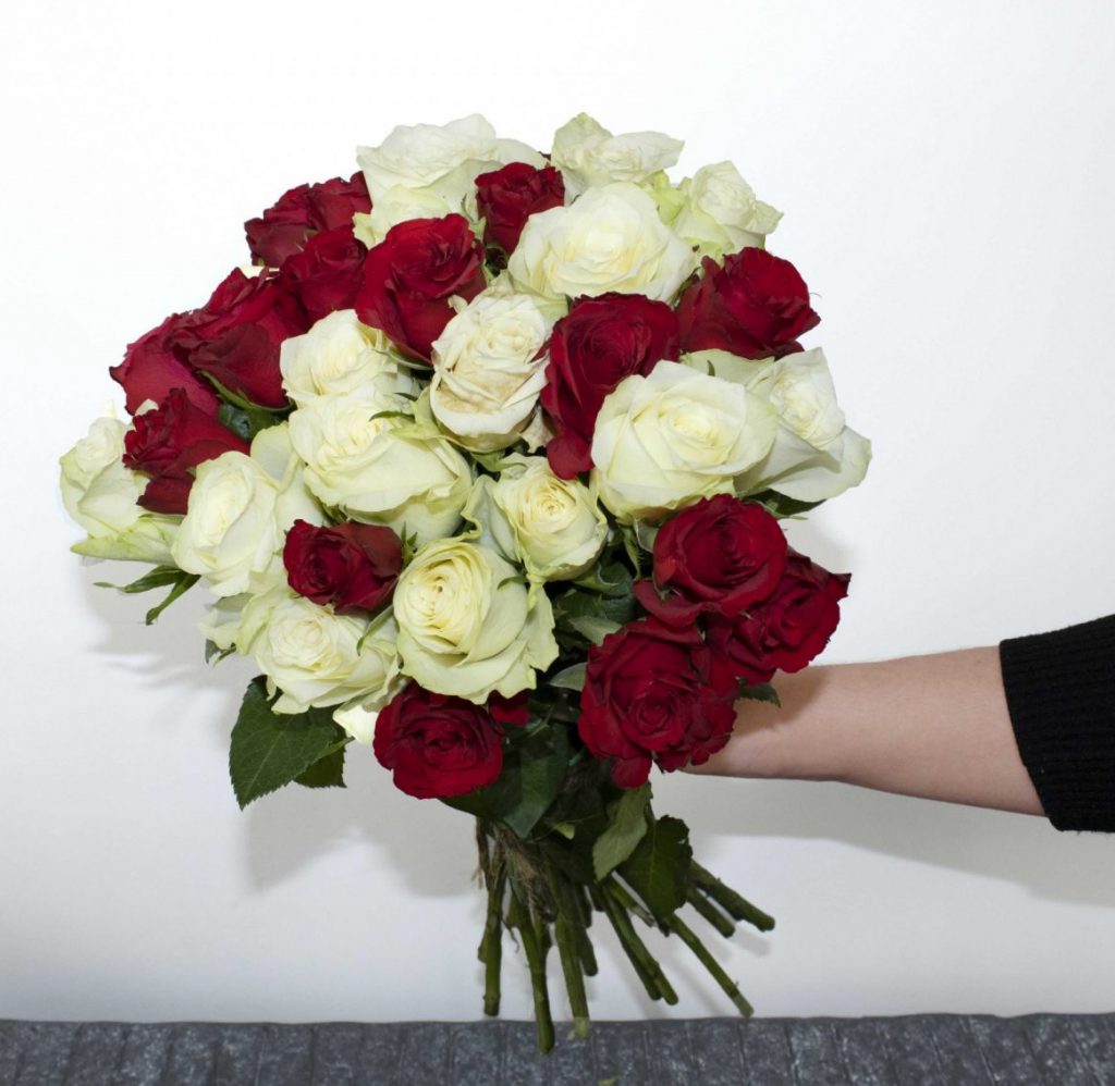 Love me - Livraison de bouquet de roses rouges et blanches- Kokomo